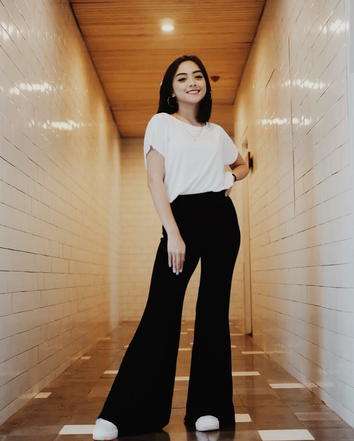 Gaya Modis Azalia Bianda Avissa yang Diduga Pacar Baru Rizky Febian - Stylo