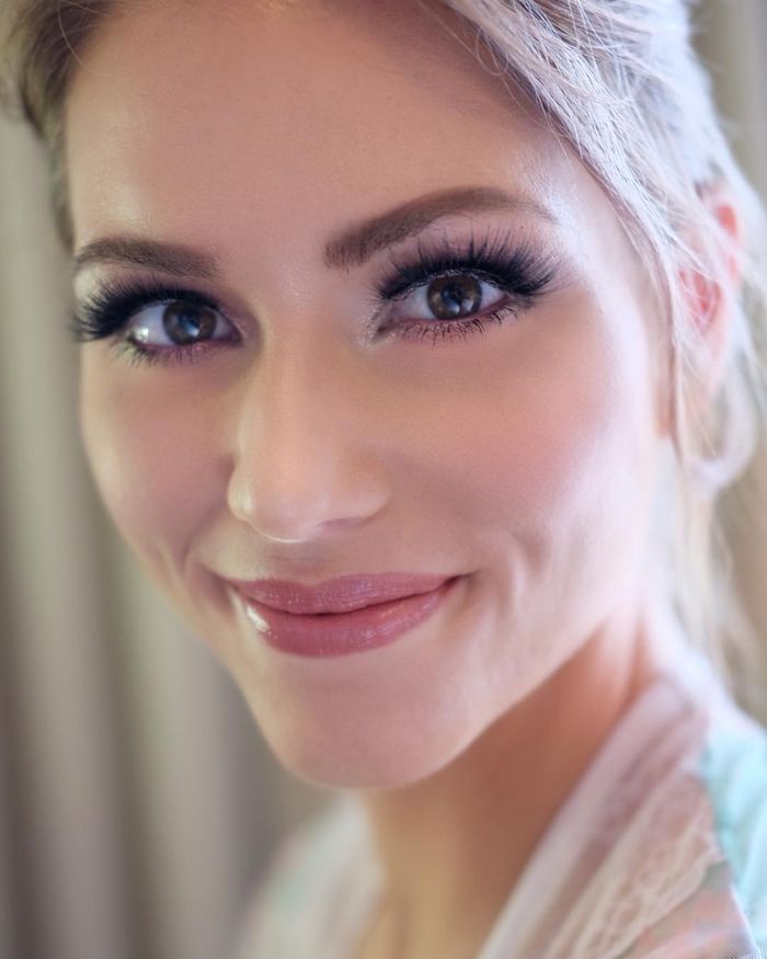 Penampilan Memikat Chelsey Frank, Istri Randy Pangalila di Hari ...