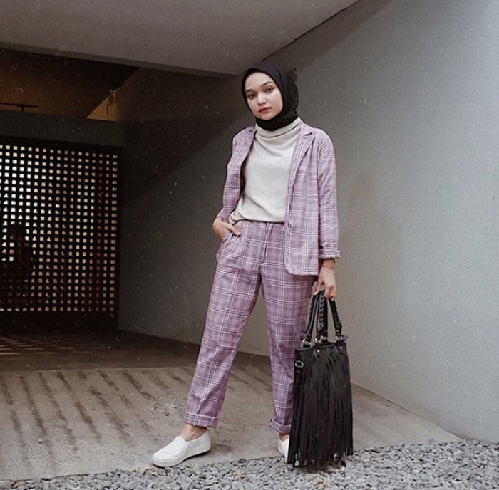 Tiru 5 Gaya Turtleneck Top Kece ala Selebgram Hijab yang Cocok Dipakai ...