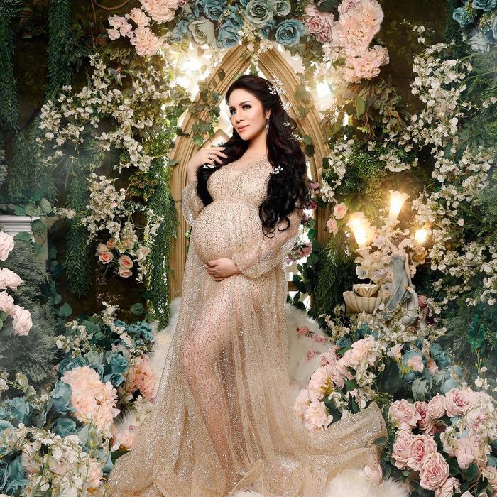 Pakai Gaun Transparan, Penampilan Seksi Momo Geisha saat Maternity ...