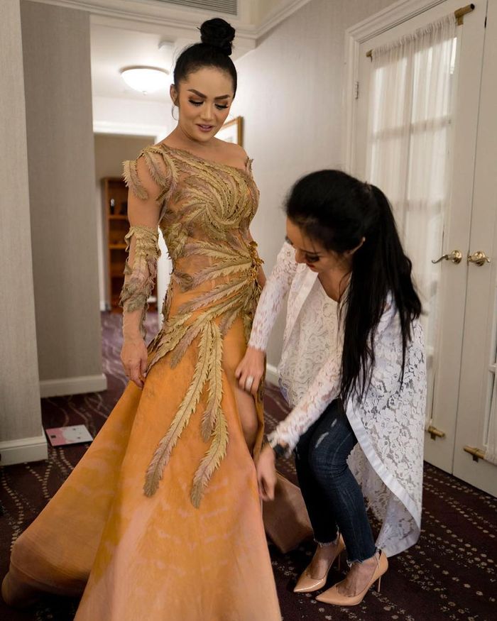 Mengenal Lebih Dekat Sosok Diana Putri, Fashion Desainer Langganan Diva ...