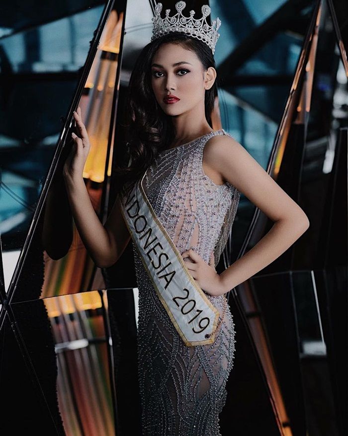 Putri Indonesia 2019 Frederika dan Miss Indonesia 2019 Princess Tampil ...