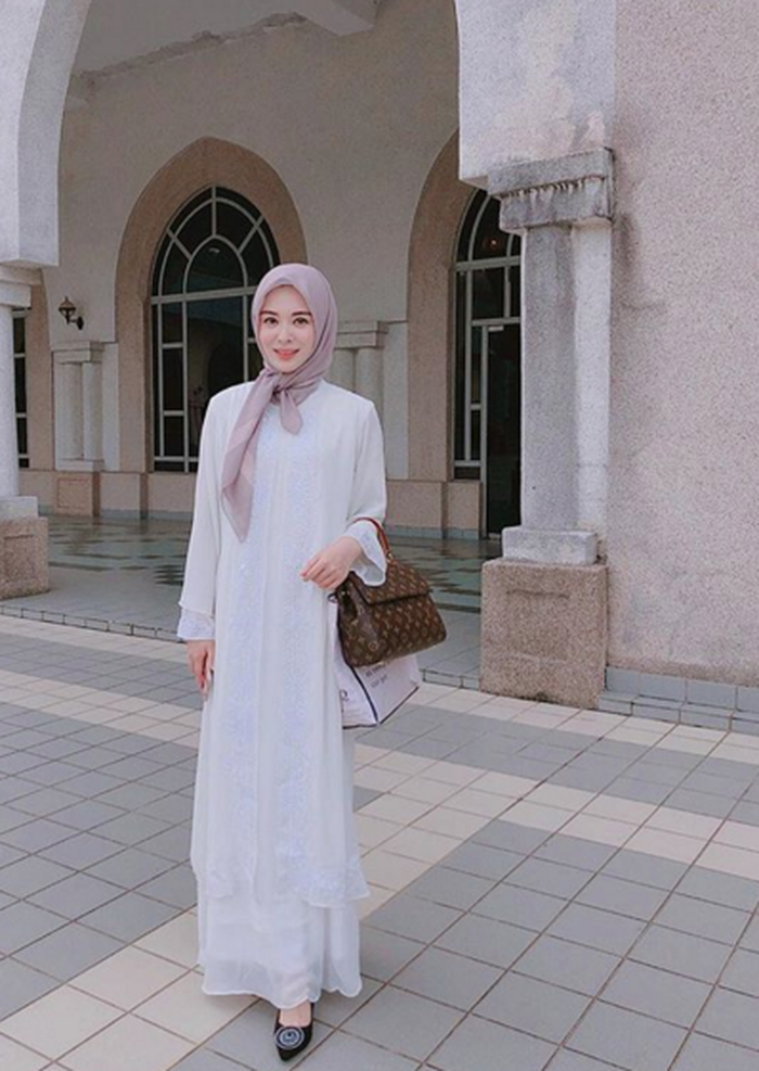 5 Model Gamis Lebaran Cantik ala Ayana Moon. Tetap Santun dan Modis ...