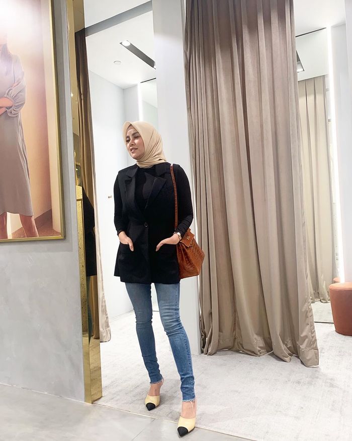 Biasa Tampil Seksi, Olla Ramlan Jadi Sorotan Saat Berhijab Sambil ... Biasa Tampil Seksi, Olla Ramlan Jadi Sorotan Saat Berhijab Sambil ...