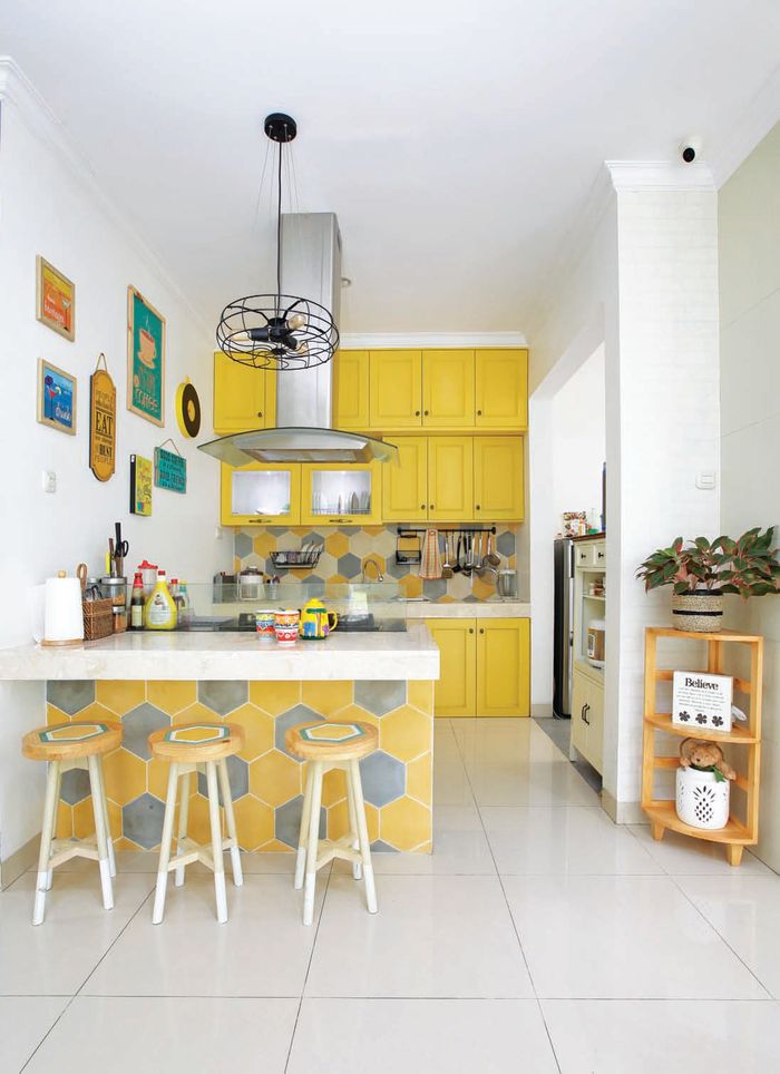 Inspirasi Gaya Retro dengan Warna Kuning, Coba Gunakan Sentuhan Tegel ...