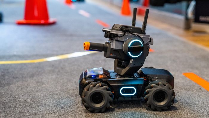 DJI RoboMaster S1, Robot yang Bisa Jadi Teman Bermain dan Belajar ...