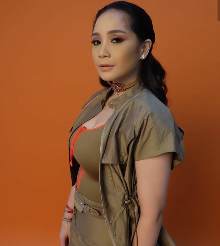 Beda Dari Biasanya, Nagita Slavina Tampil Seksi dengan Busana Ketat, Tetap Cantik Kok! - Stylo