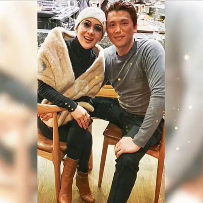 Intip Harga Fantastis 2 Syal Bulu yang Dipakai Syahrini Selama Bulan ...