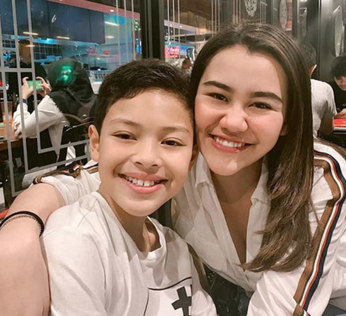 Potret Akrab Aaliyah dengan Adik Sambungnya, Keanu Massaid Putra Adjie ... Potret Akrab Aaliyah dengan Adik Sambungnya, Keanu Massaid Putra Adjie ...