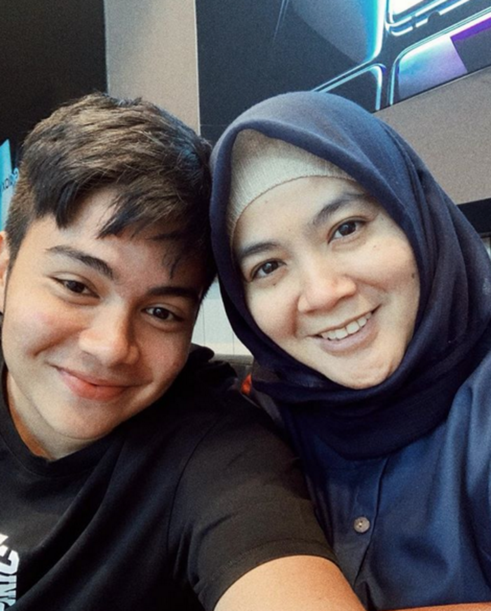 Selalu Dekat dan Enggak Terpisahkan, Ini Potret Kompak Umay Shahab ... Selalu Dekat dan Enggak Terpisahkan, Ini Potret Kompak Umay Shahab ...