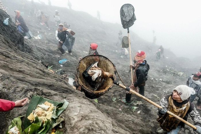 Mengenal Upacara Yadnya Kasada di Bromo, Tradisi Suku Tengger Berebut ...