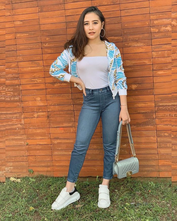 Pamer Tubuh yang Makin Kurus, Penampilan Prilly Latuconsina Pakai Baju ... Pamer Tubuh yang Makin Kurus, Penampilan Prilly Latuconsina Pakai Baju ...