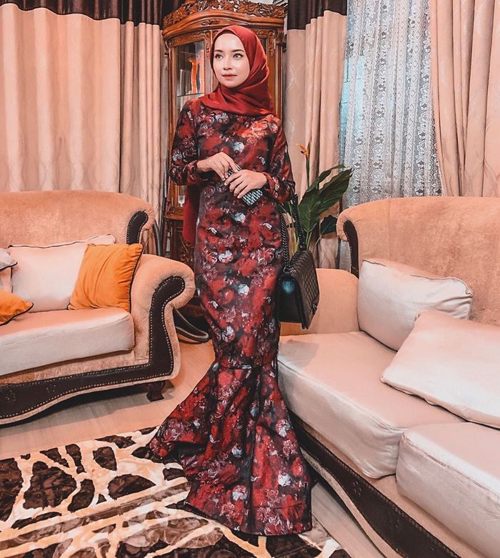 4 Dress Hijab Merah yang Glamor Untuk Tampil Lebih Pede Pas Kondangan ...