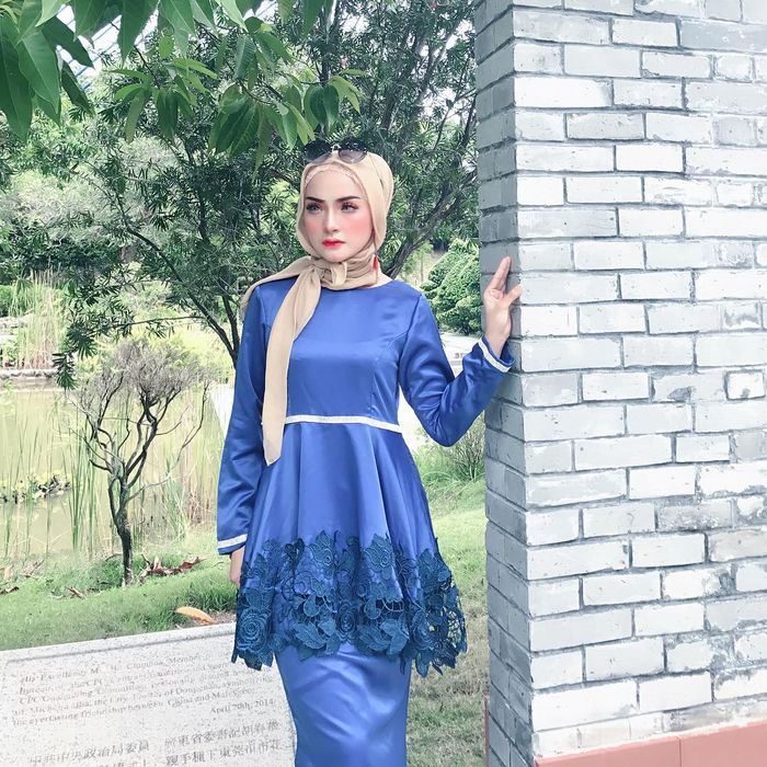 Ayu & Glamor. Ini 5 Model Outfit Hijab Warna Biru Buat Kondangan ...
