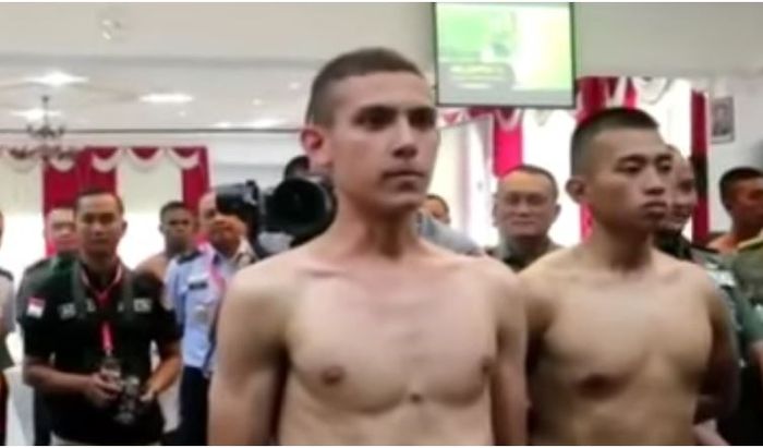 Sosok Enzo Zenz Allie: WNI Keturunan Prancis yang Pernah Nyantri, Kini ... Sosok Enzo Zenz Allie: WNI Keturunan Prancis yang Pernah Nyantri, Kini ...