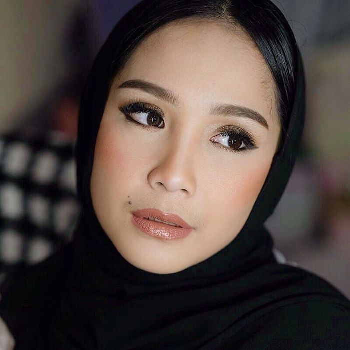 Cantiknya Nagita Slavina Tampil Beda Pakai Kerudung dengan Tampilan Makeup Bold yang Tak Biasa ...