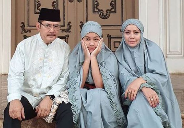 Berikut Deretan Artis Cantik yang Menikah Setelah Jadi Orang Ketiga ... Berikut Deretan Artis Cantik yang Menikah Setelah Jadi Orang Ketiga ...