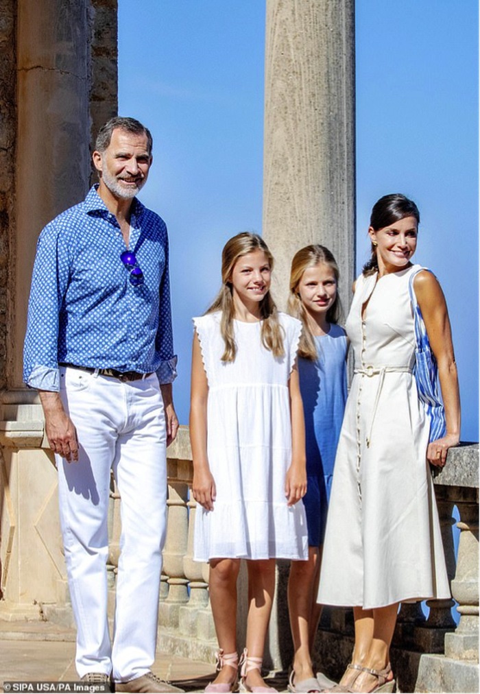 Terlihat Sederhana, Ini Potret Mewah Keluarga Kerajaan Saat Sedang ...