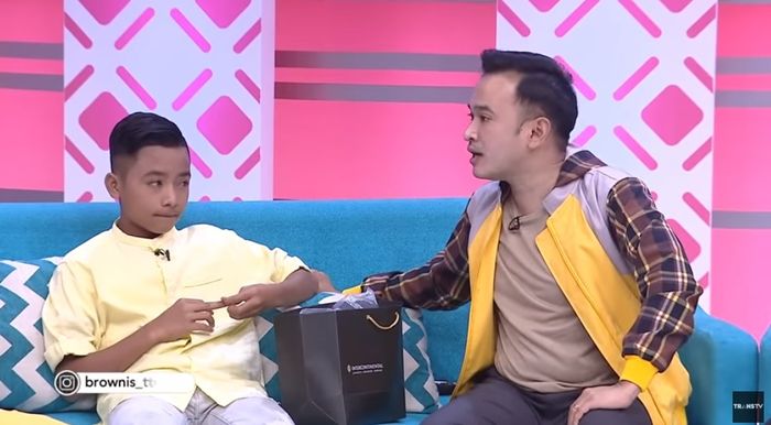 Jadi Anak Angkat Ruben Onsu, Respon Betrand Peto Saat Dibelikan Sepatu Bikin Terenyuh!