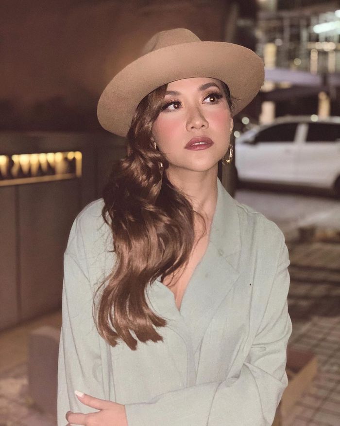 Tampil Pangling Pakai Bucket Hat, Bunga Citra Lestari Disebut Mirip ...