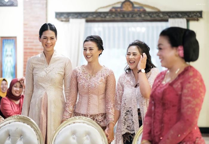 Intip 5 Momen Manis Pertunangan Chelzea Verhoeven dengan Nail Fadhly ...