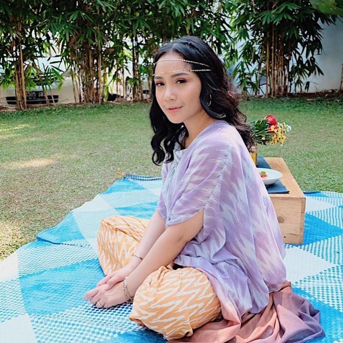 Nagita Slavina Lagi-lagi Pakai Baju Mirip Kain Sarung Berharga Fantastis, Jadi Sorotan Netizen ...