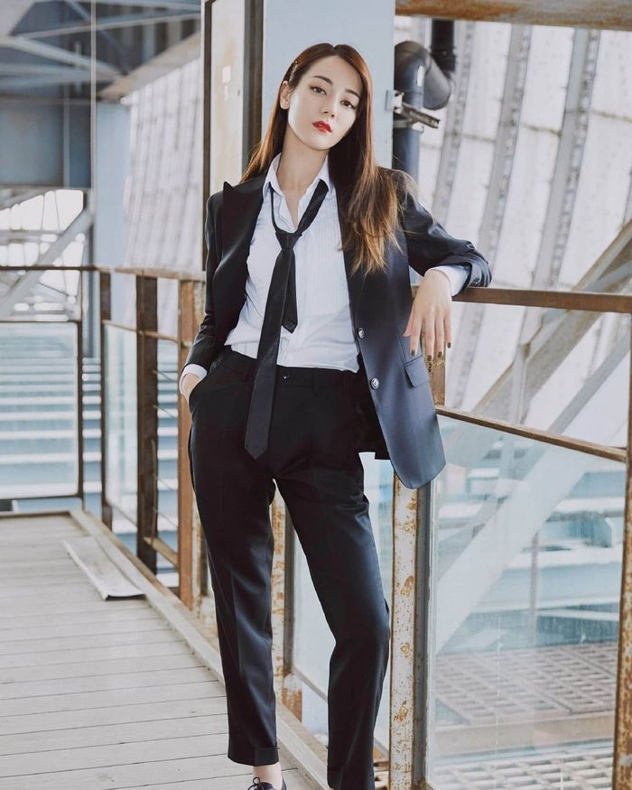 Seperti Boneka, Intip 5 Outfit Putih Manis ala Seleb Cina, Dilraba ...