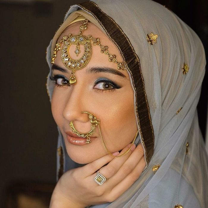 Pakai Anting Super Besar di Hidung, Tampilan Zaskia Sungkar Bergaya ...