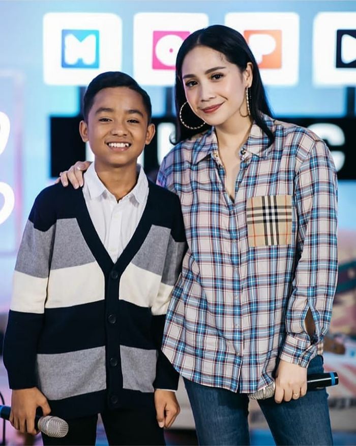 Kelewat Mewah! Intip Harga Kemeja yang Dipakai Nagita Slavina Saat Foto Bareng Betrand Peto ...