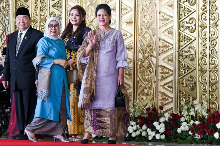 Iriana Jokowi Ulang Tahun di Hari Pelantikan DPR RI, Intip Gayanya ...