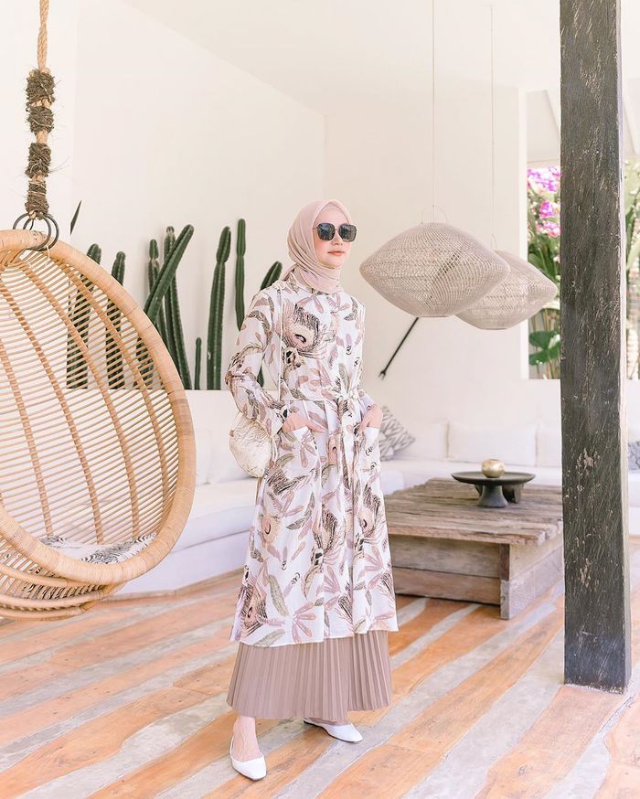 5 Model Tunik Motif Floral Kekinian untuk Gaya Hijabers Modis. Tiru ...