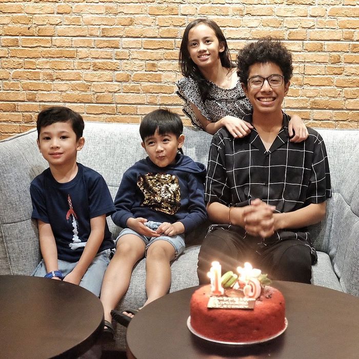 Udah Remaja, Ini 7 Potret Putra Sulung Marcell Siahaan dan Dewi Lestari ... Udah Remaja, Ini 7 Potret Putra Sulung Marcell Siahaan dan Dewi Lestari ...