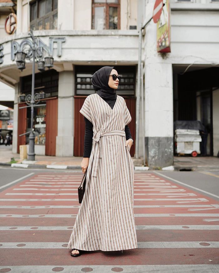 6 Inspirasi Stripes Outfit Hijab Kekinian ala Selebgram Hijab ...