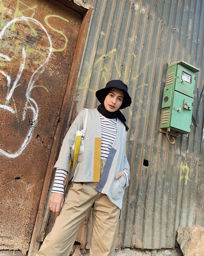 6 Inspirasi Stripes Outfit Hijab Kekinian ala Selebgram Hijab! - Semua ...