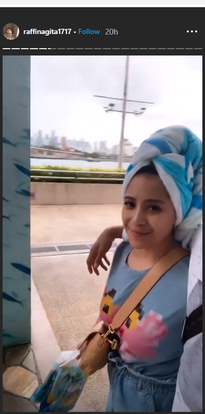 Tampil Cuek Habis Mandi dengan Handuk di Kepala, Nagita Slavina Justru Bikin Salfok dengan Tas ...