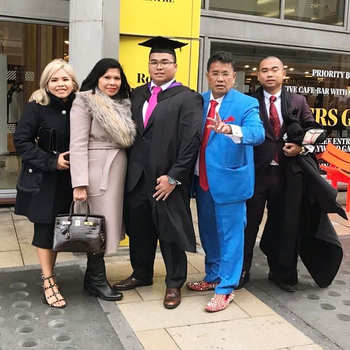 Mewahnya Penampilan Istri Hotman Paris saat ke Gereja Tenteng Tas Harga ... Mewahnya Penampilan Istri Hotman Paris saat ke Gereja Tenteng Tas Harga ...