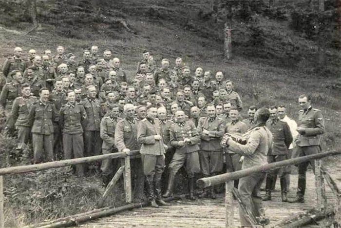 Bunuh 10.000 Orang Yahudi Secara Keji Tiap Hari, Pasukan SS Nazi ...