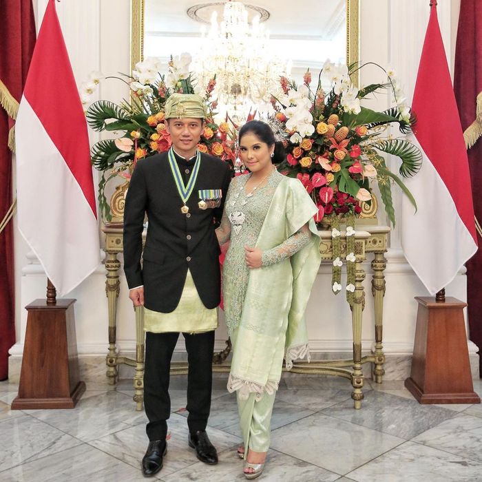 Heboh Annisa Pohan Cuci Piring di Dapur, Lihat Penampilannya yang Jadi Sorotan