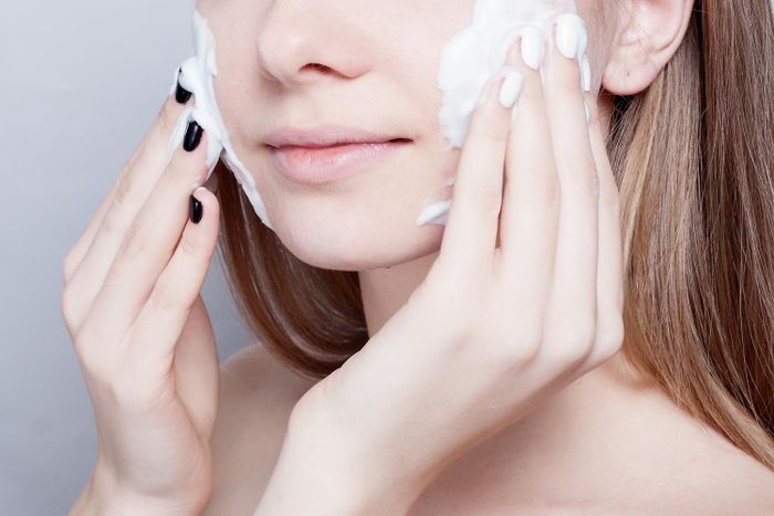 Tips Double Cleansing Untuk Kulit Berjerawat Pilih Produk Dan Cara