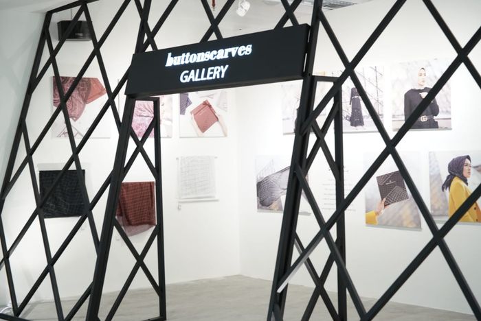 Rayakan Ulang Tahun ke-4, Buttonscarves Hadirkan Koleksi Louvre Series ...