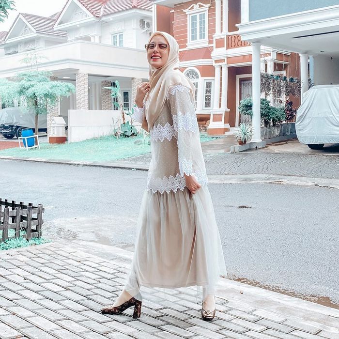 Ternyata Segini Harga Gamis Aksen Transparan yang Bikin Fairuz A. Rafiq ...