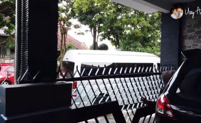 Enggak Kalah Tampan dengan Sang Anak, Begini Isi Rumah Weddy Subagyo ...