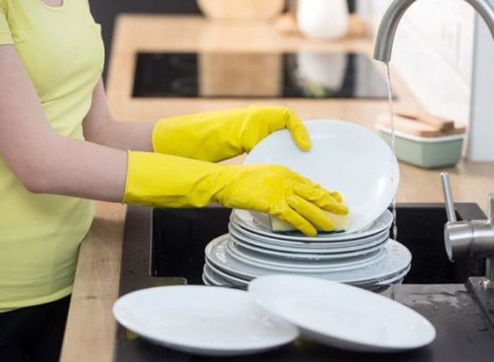 NGERI, Kebiasaan Rendam Spons Cuci Piring di Dalam Air Sabun Bisa Jadi ...