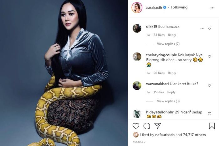 Intip Tampilan Aura Kasih Pamer Potret Dililit Ular, Bikin Netizen ...