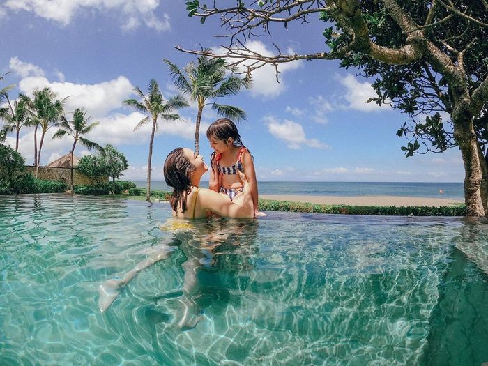 Renang Bareng Wijin Saat Asyik Staycation, Gisella Anastasia Justru Tampil Seksi Pakai Bikini ...