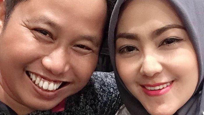 Kariernya Sebagai Komedian Kian Mentereng hingga Miliki Istri Pramugari ...