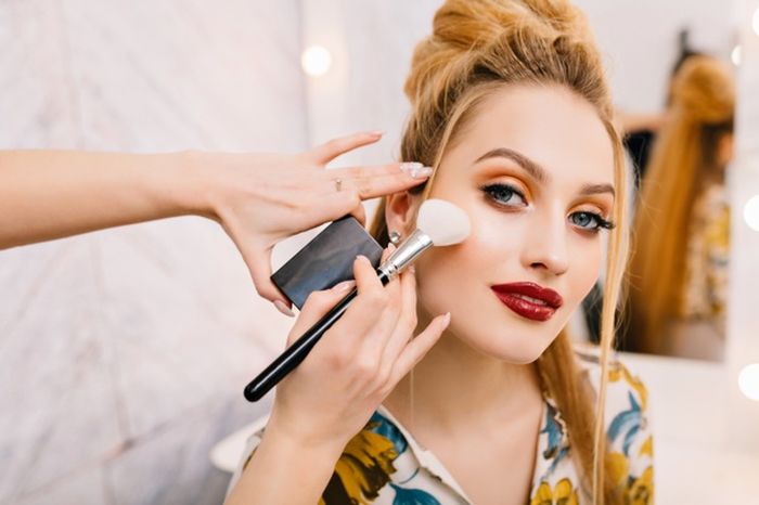 5 Kesalahan Makeup Yang Bikin Wajah Terlihat Lebih Tua Cari Tahu Yuk