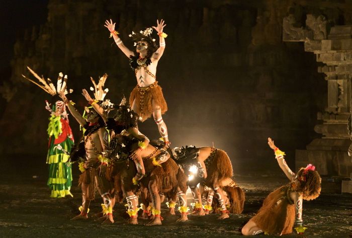 Tari Topeng Denny Malik Terinspirasi dari Pandemi - Semua Halaman ...