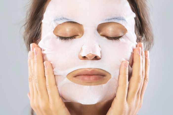 Agar Hasilnya Efektif, Ketahui Urutan Cara Memakai Masker Sesuai ...