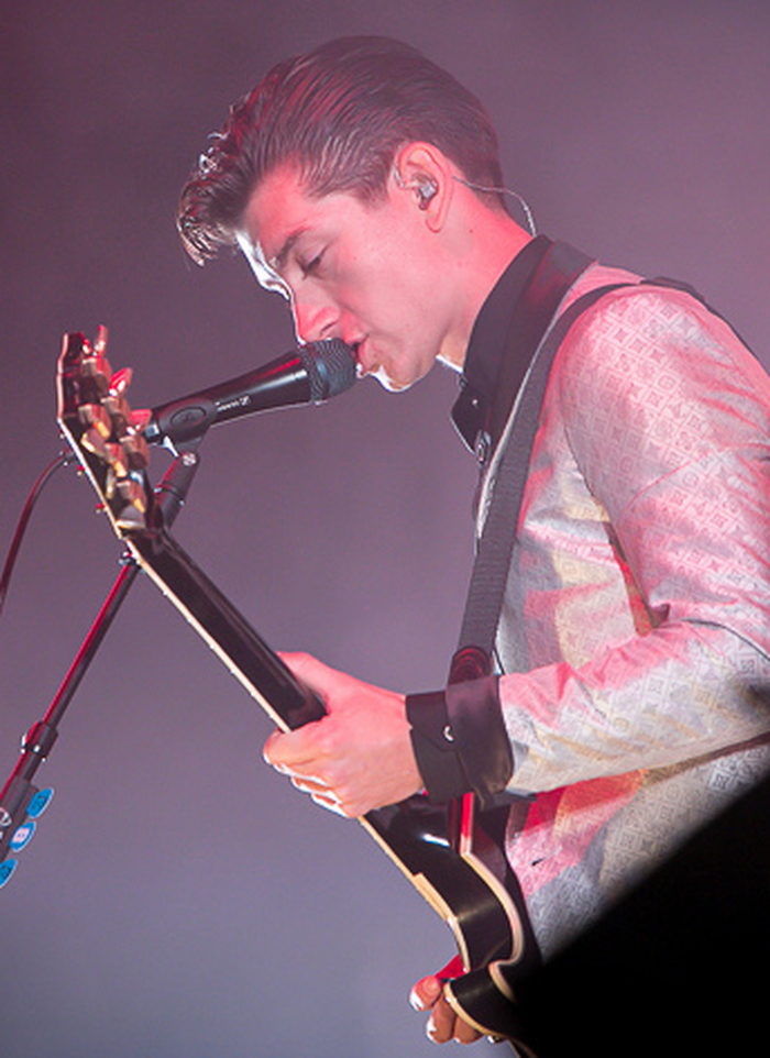 5 Evolusi Gaya Rambut Alex Turner dari Masa ke Masa - Semua Halaman - Hai